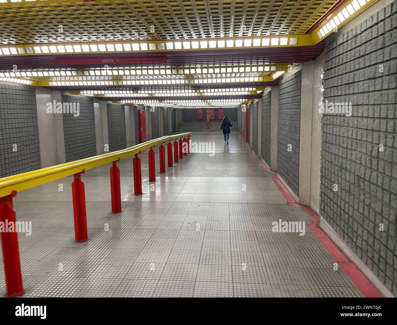 Milan metro platform hi-res stock photography and images - Alamy