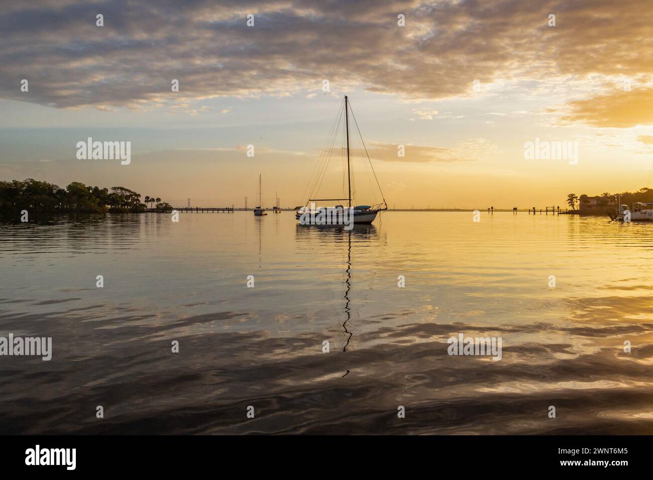 Boats sunken boat sail hi-res stock photography and images - Alamy