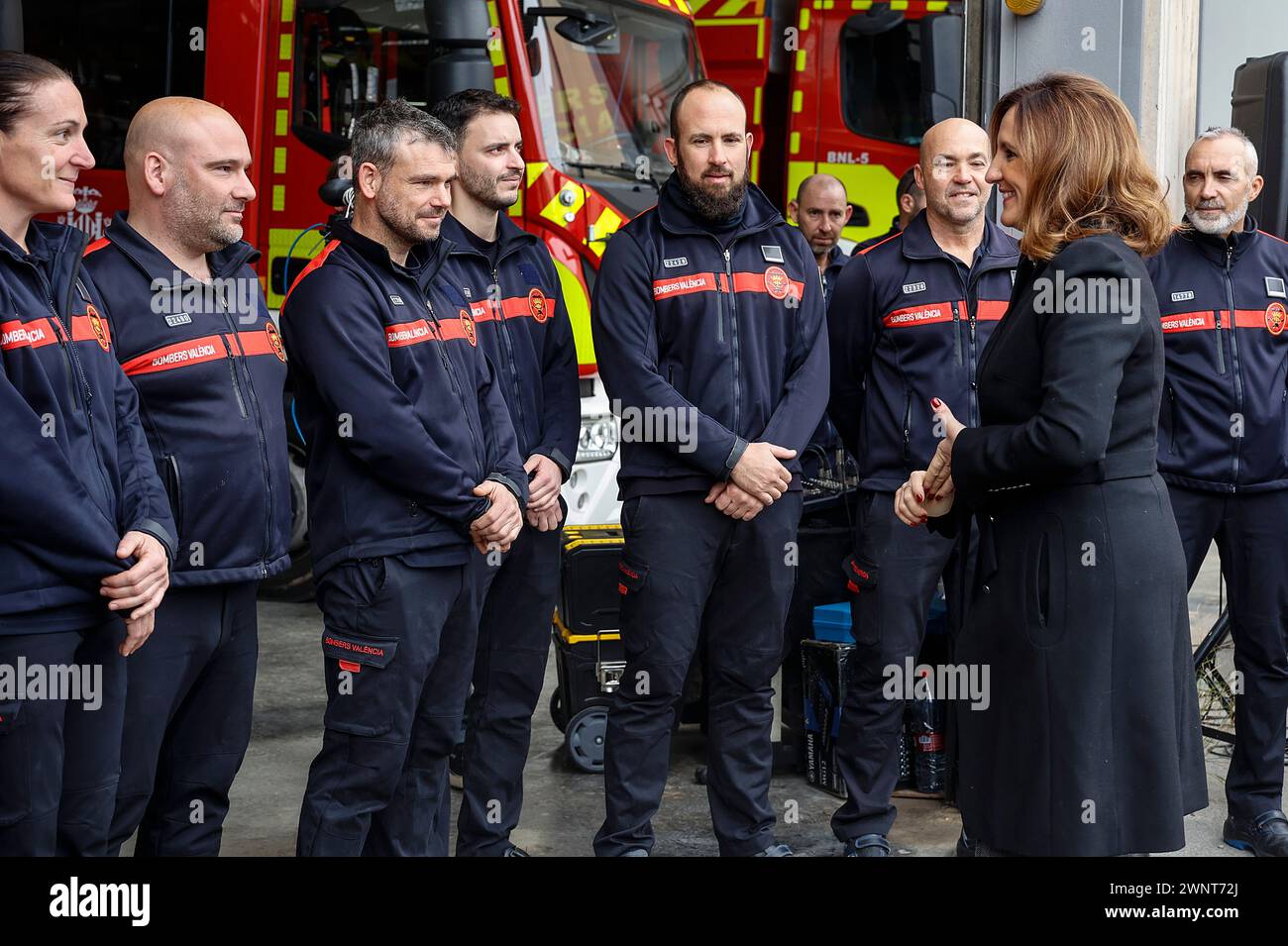 The mayoress of Valencia, María José Catalá, visits the personnel who ...