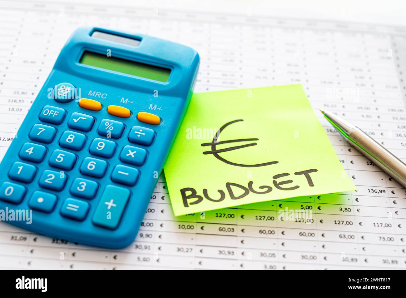 Budget expenses hi-res stock photography and images - Alamy