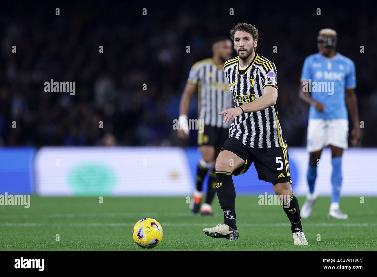 Juventus' Italian midfielder Manuel Locatelli controls the ball during ...