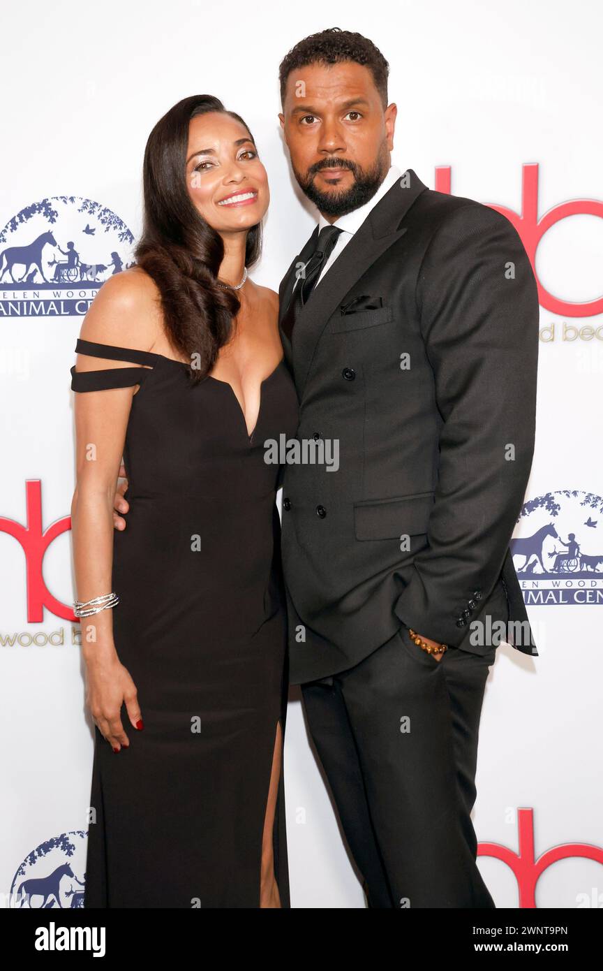 Rochelle Aytes mit Ehemann CJ Lindsey bei der Verleihung der 9 ...