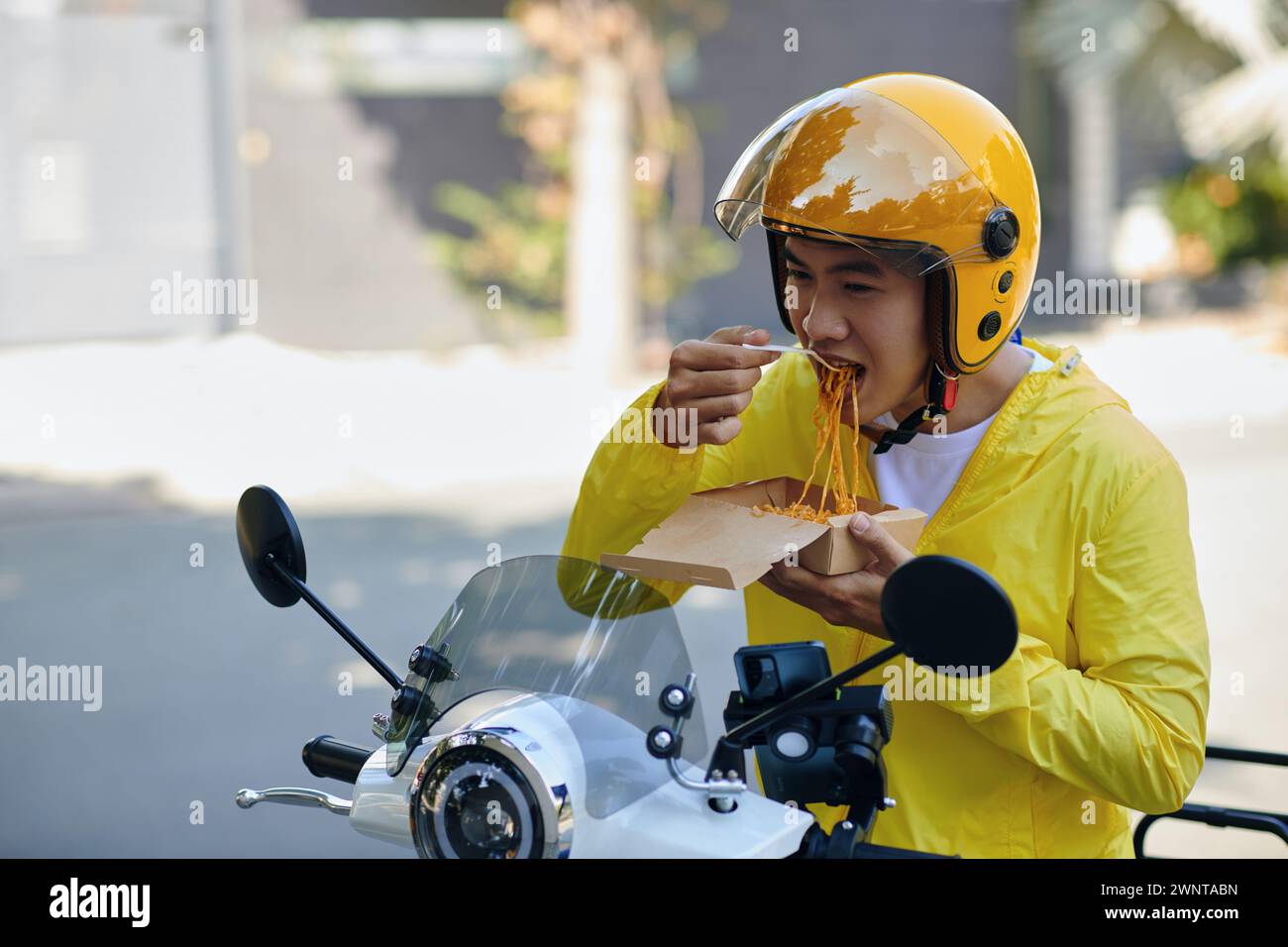 Noodle delivery scooter hi-res stock photography and images - Alamy
