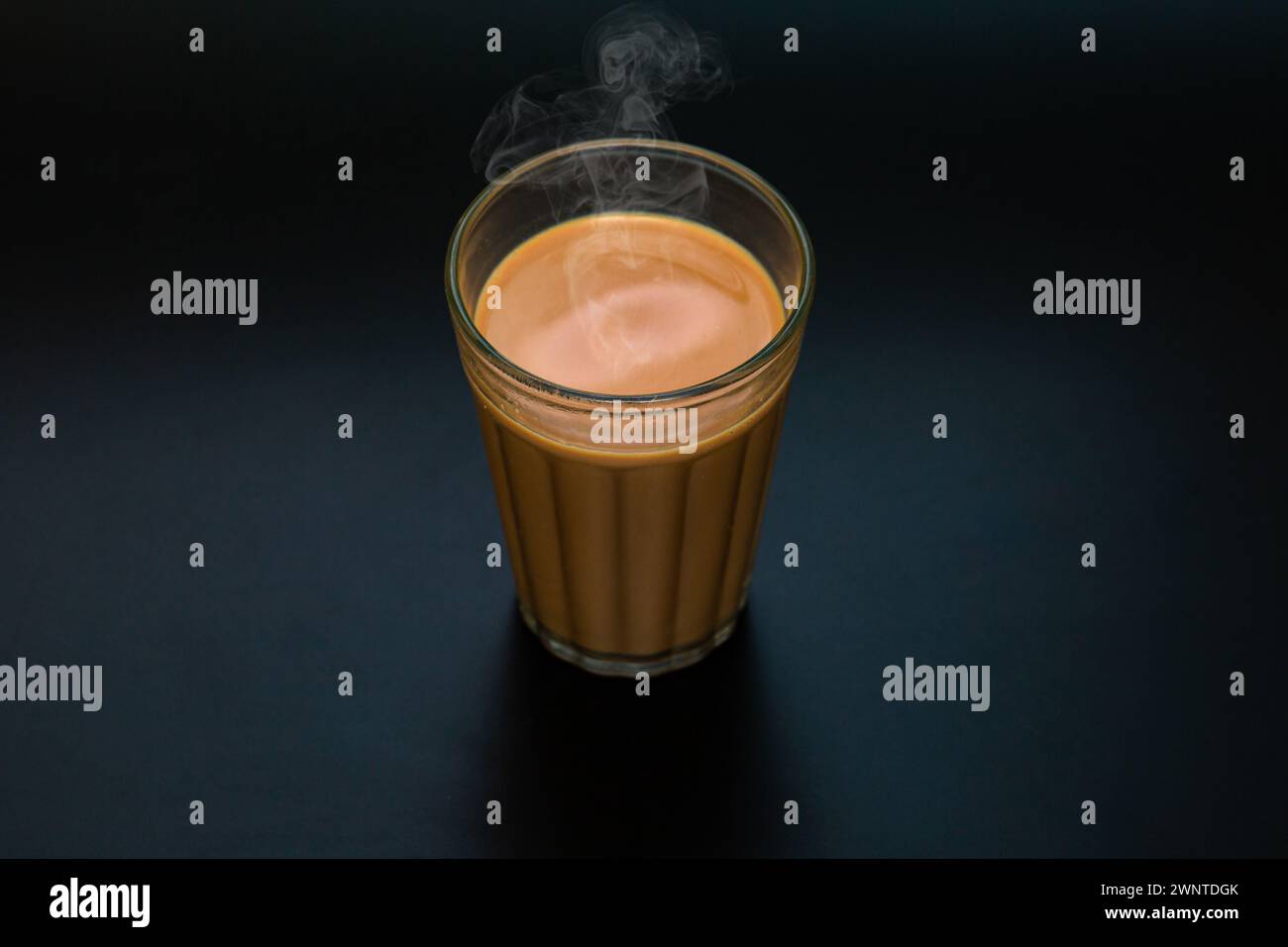 Fresh milk tea or Indian Kadak Chai Stock Photo - Alamy