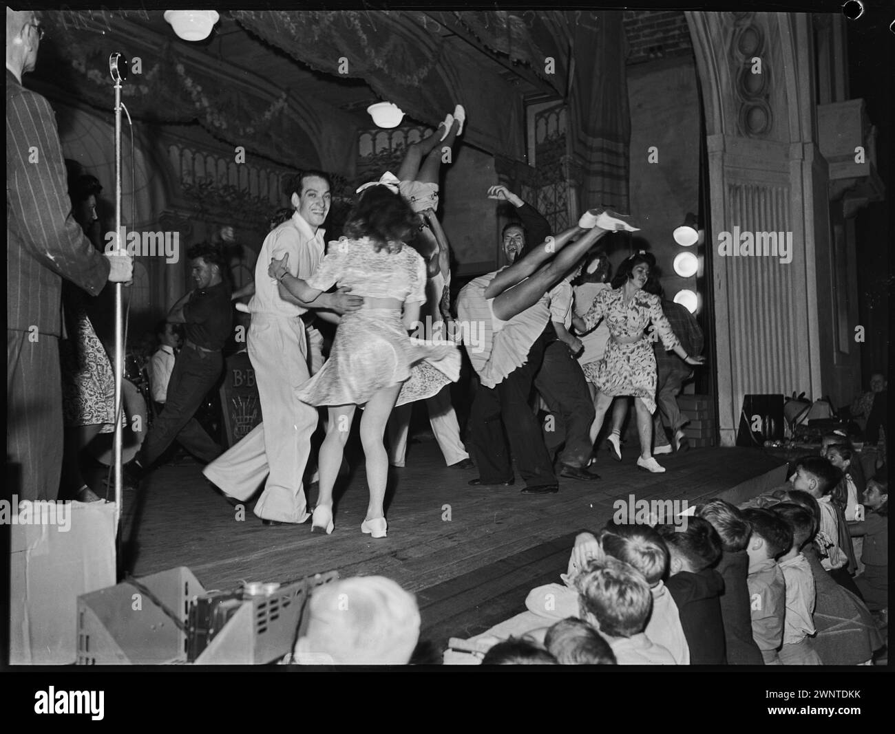 Jitterbug 1940s hi-res stock photography and images - Alamy