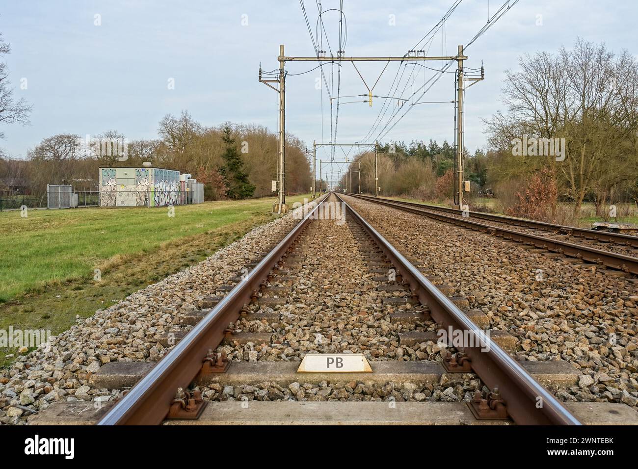 Railroad tracks leading up hi-res stock photography and images - Alamy