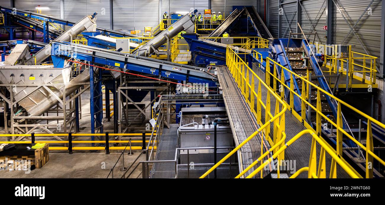 EINDHOVEN - The opening of the new plastic sorting installation of ...
