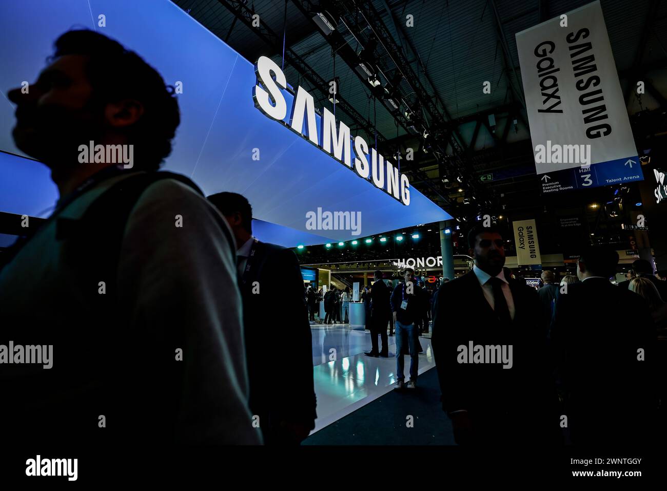 Images new technology devices hi-res stock photography and images - Alamy