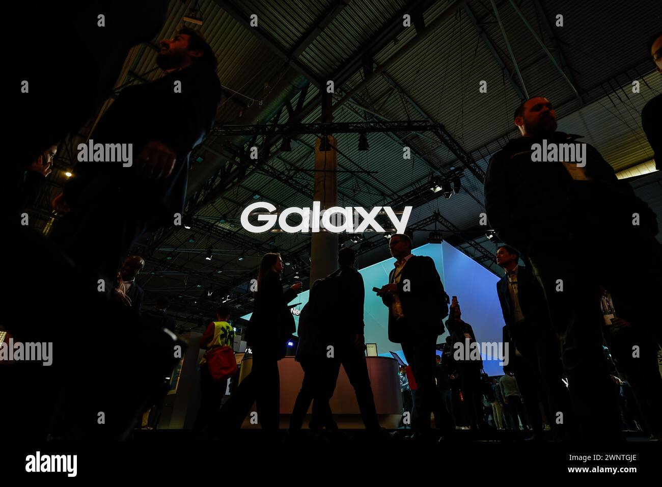 Images new technology devices hi-res stock photography and images - Alamy