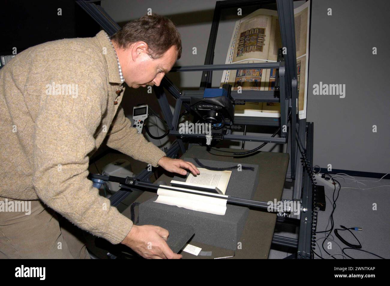 digitalisation of books, the scanning of books with a book scanner ...
