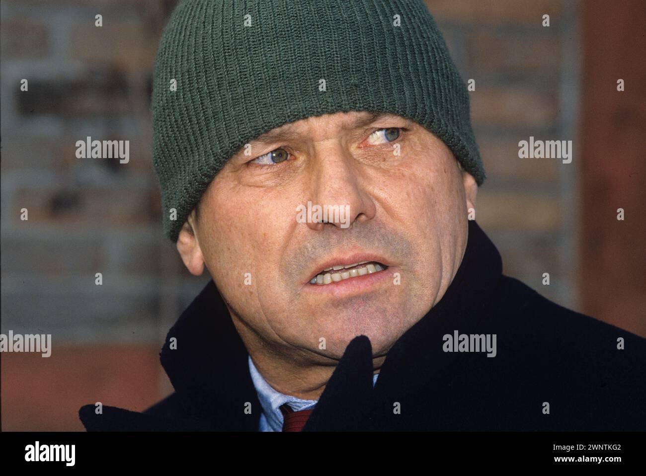 Schauspieler Klaus Löwitsch bei Dreharbeiten zur Fernsehserie Peter ...