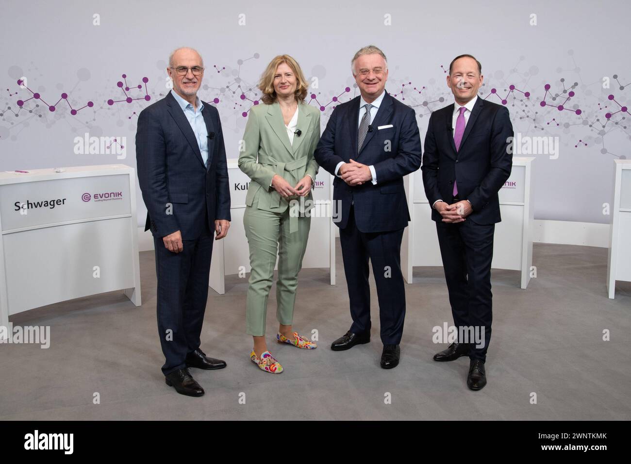 Der Vorstand der Evonik Industries AG, von links: Harald SCHWAGER ...