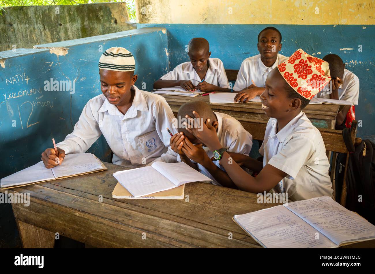 Secondary pupils hi-res stock photography and images - Alamy