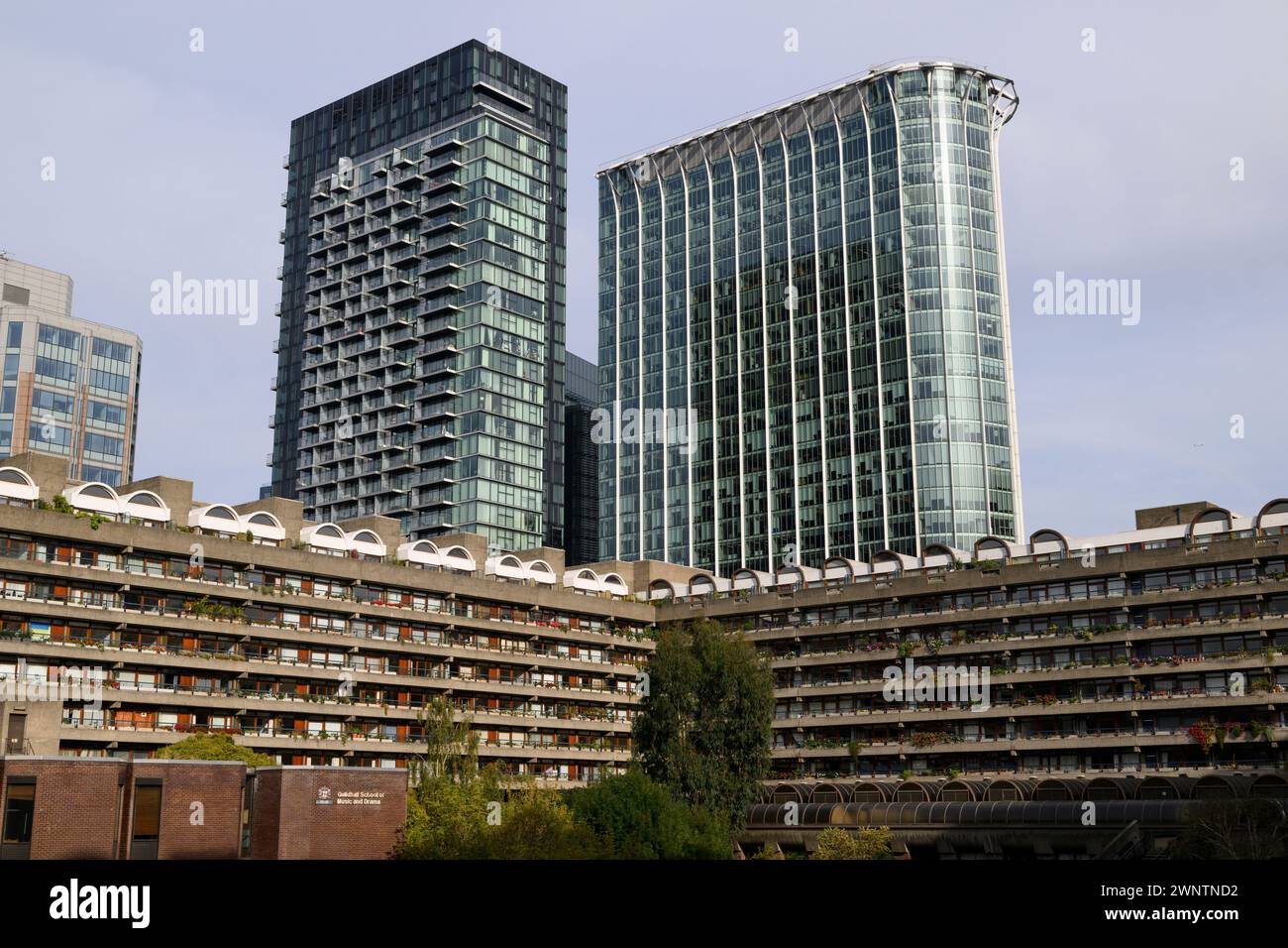 Brutalist apartment blocks hi-res stock photography and images - Alamy