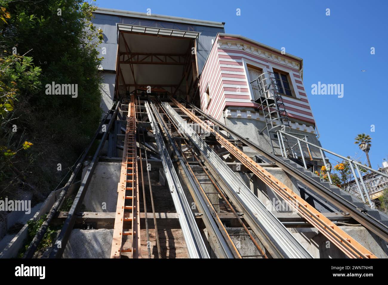 Funicular in valparaiso hi-res stock photography and images - Alamy