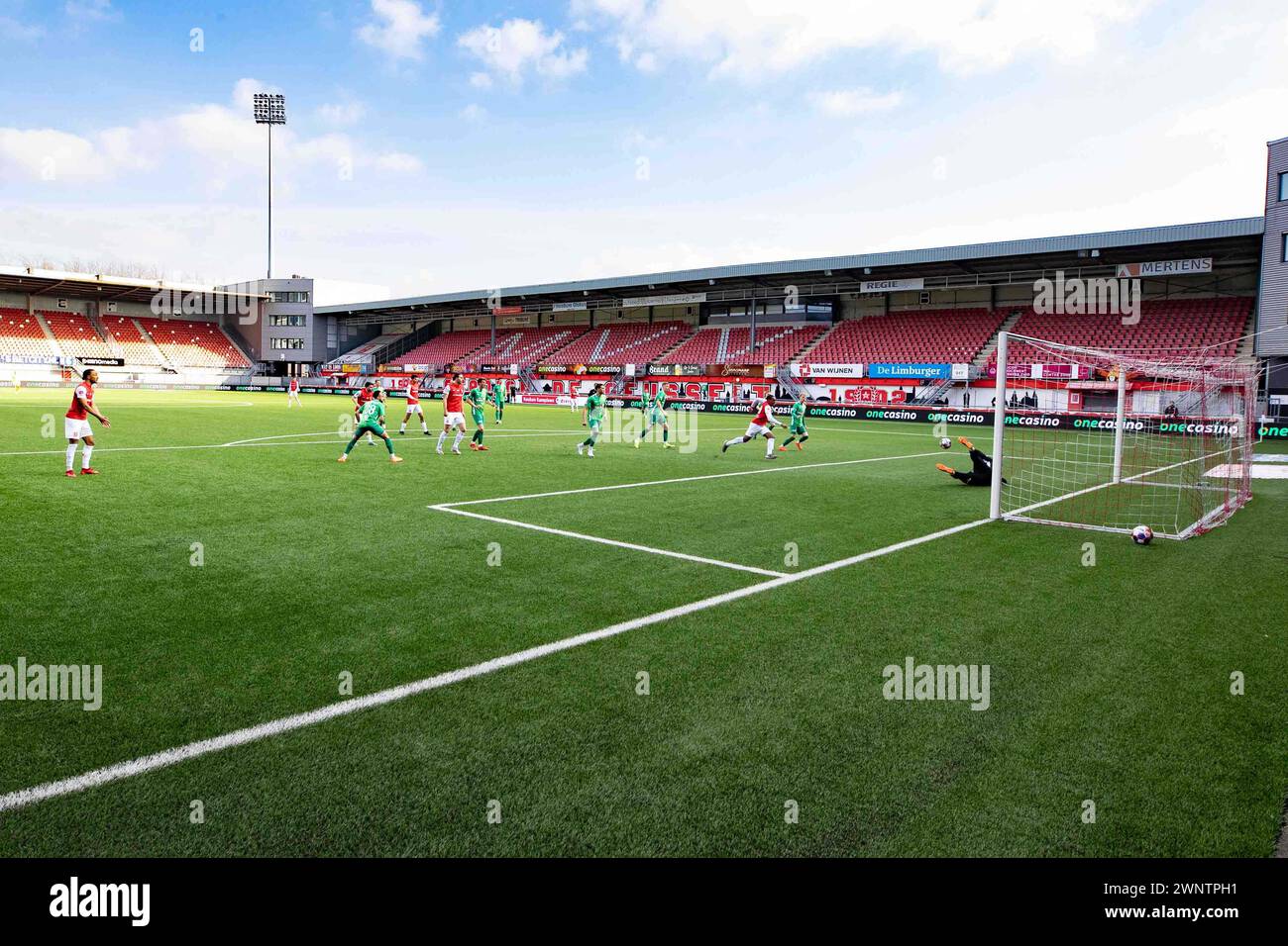 MAASTRICHT, football, 4-3-2024, stadion de Geusselt, MVV Maastricht ...