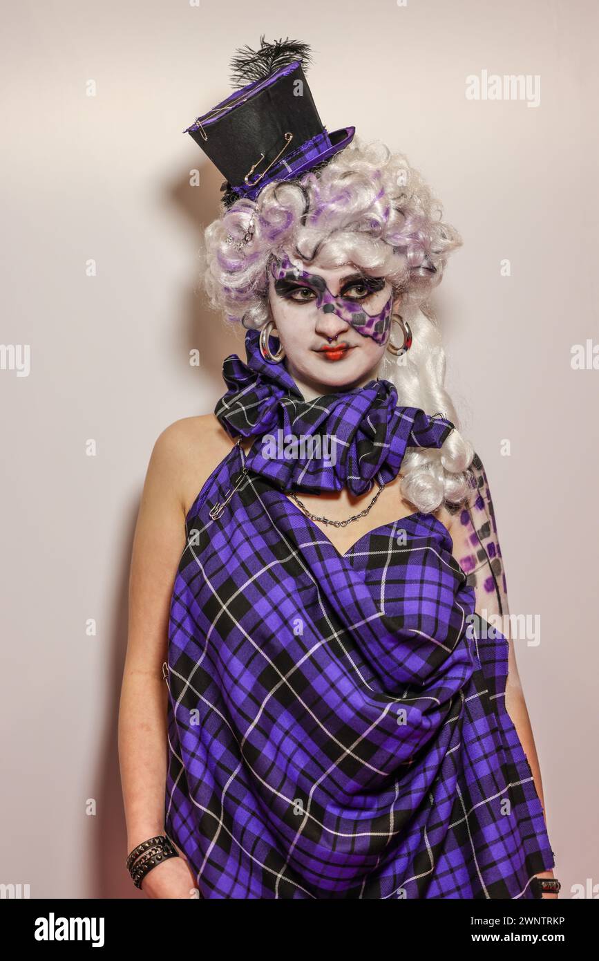 Face front cover competition hi-res stock photography and images - Alamy