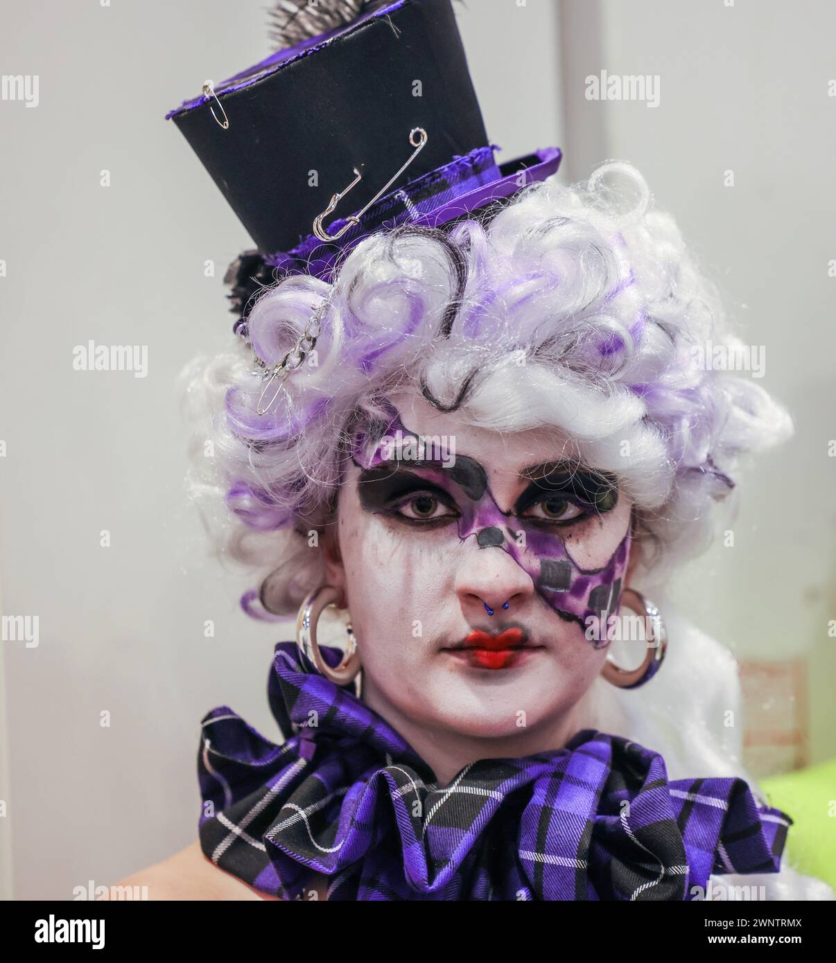 Face front cover competition hi-res stock photography and images - Alamy