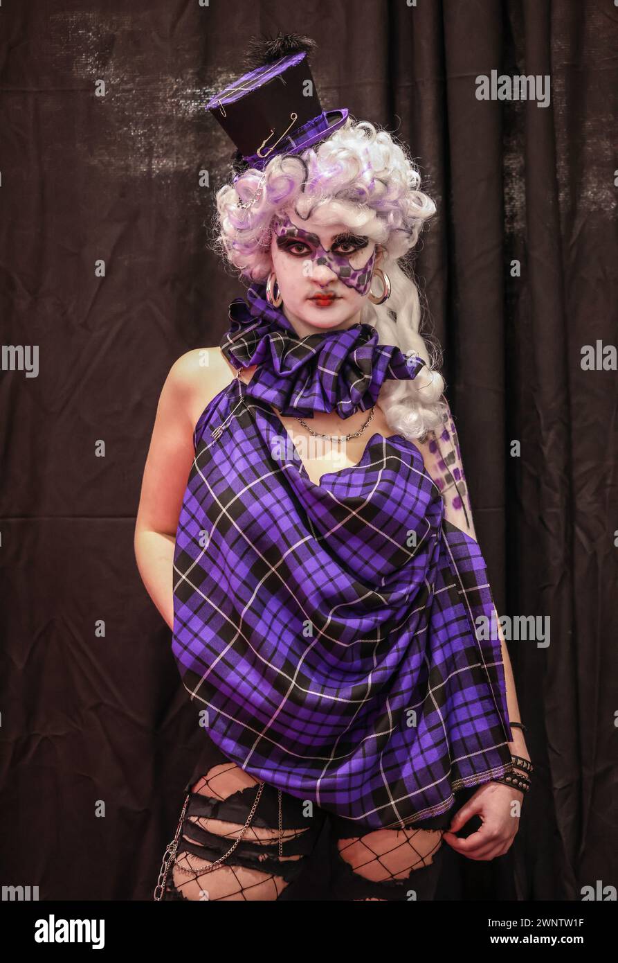 Face front cover competition hi-res stock photography and images - Alamy