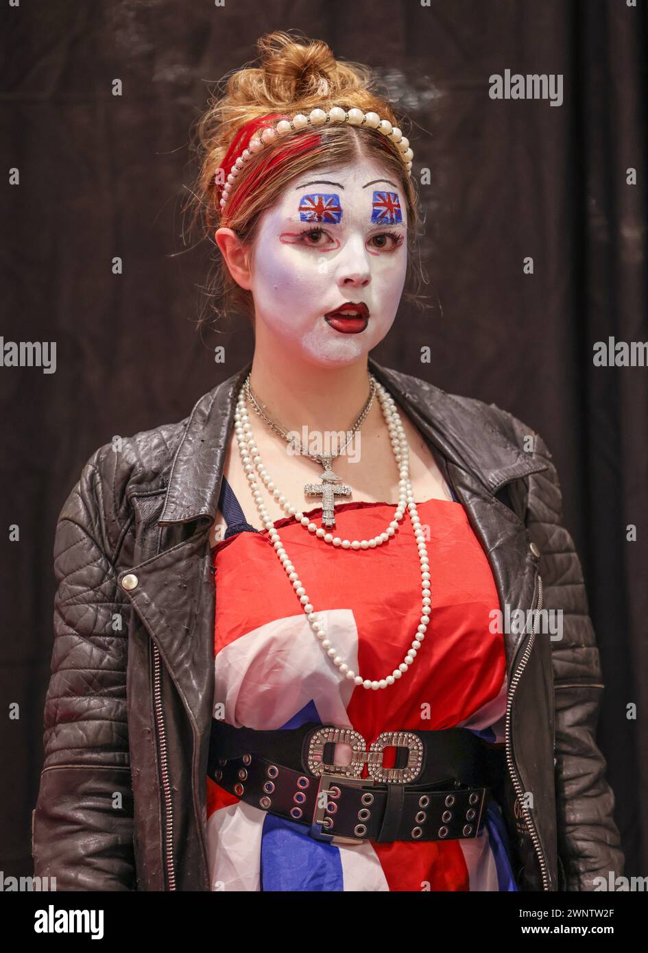 Face front cover competition hi-res stock photography and images - Alamy