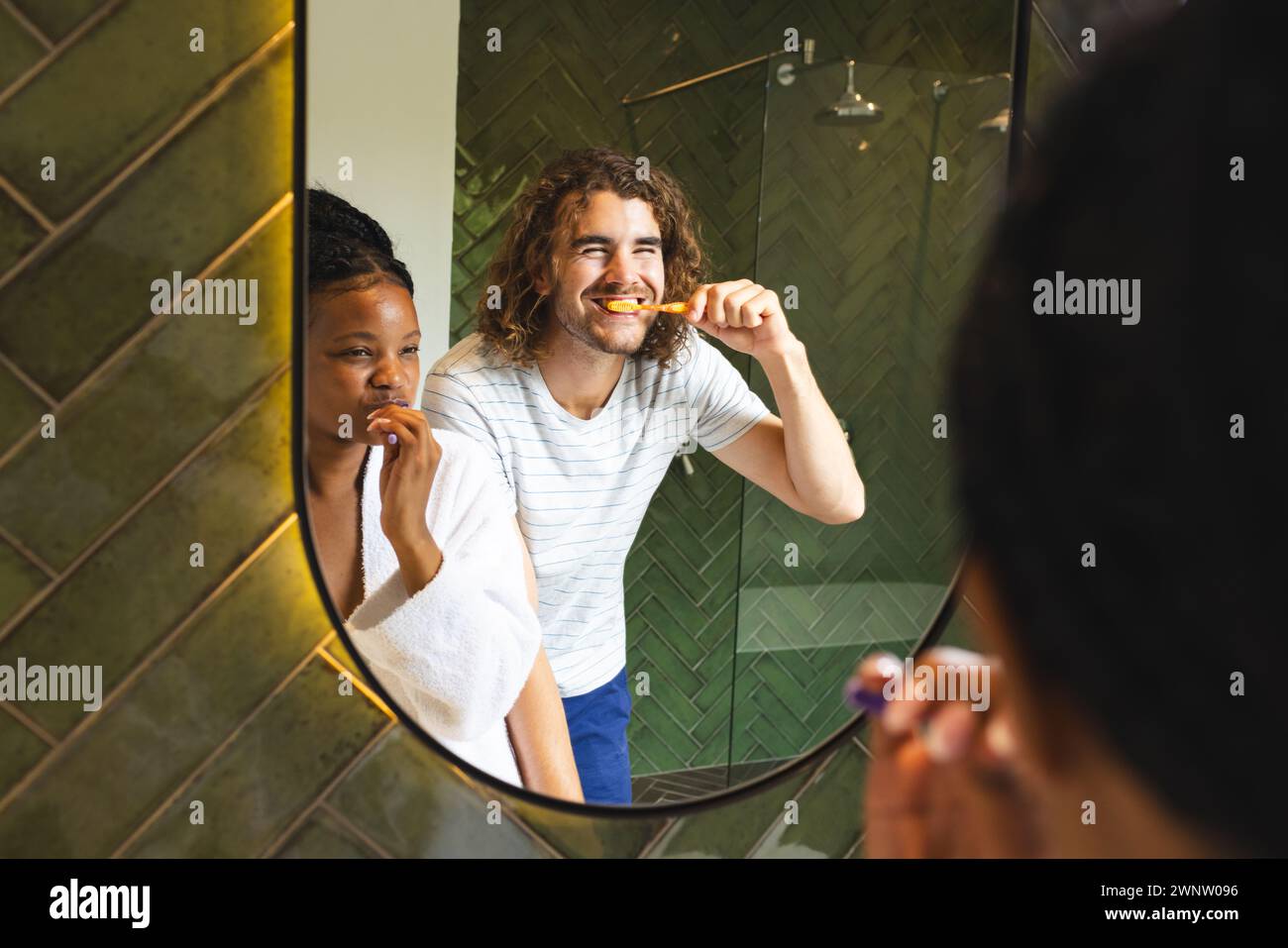 Brush her teeth hi-res stock photography and images - Alamy