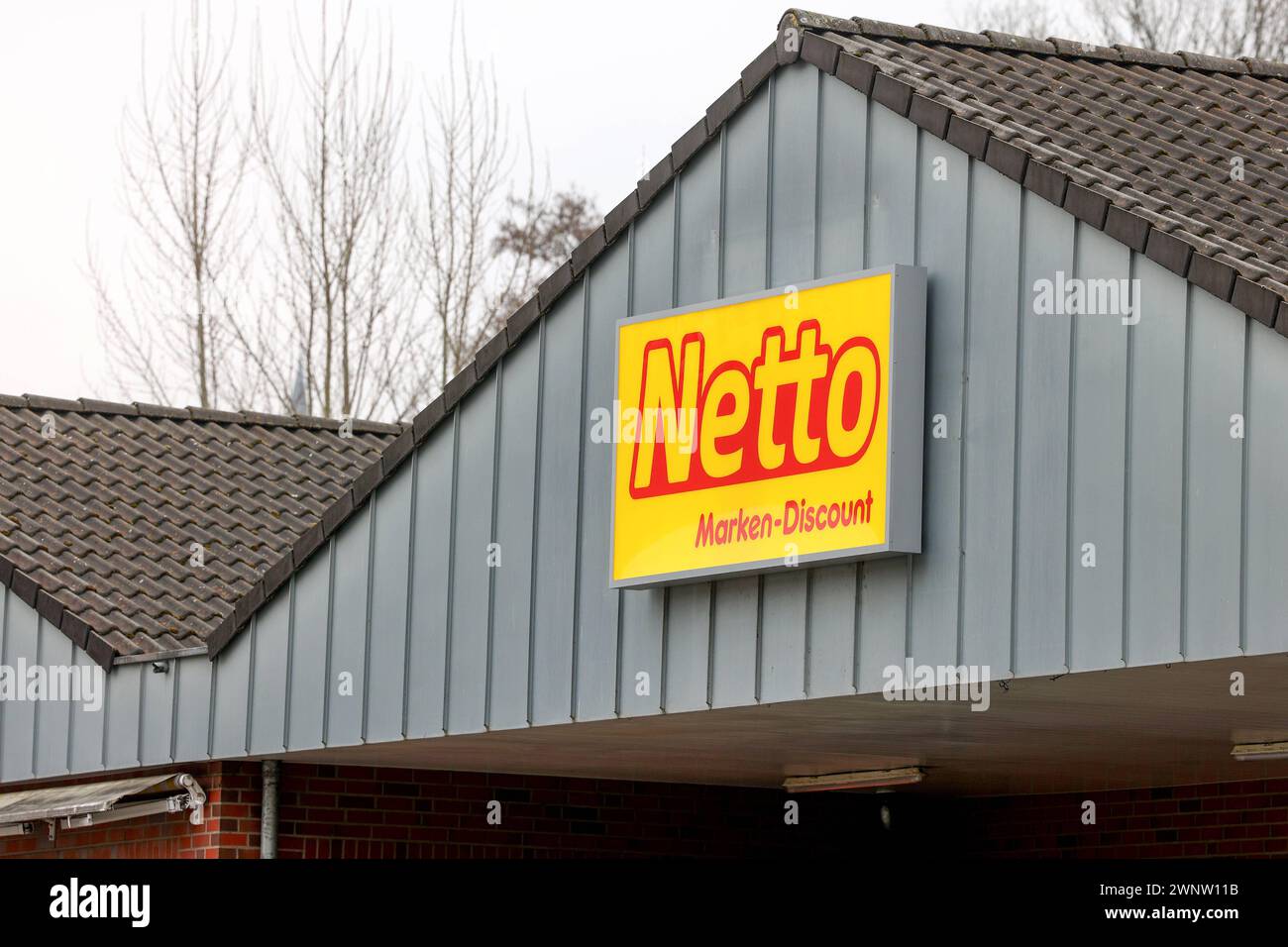 Eine Filiale von Netto Marken-Discount in Betzdorf, Logo Netto Marken ...