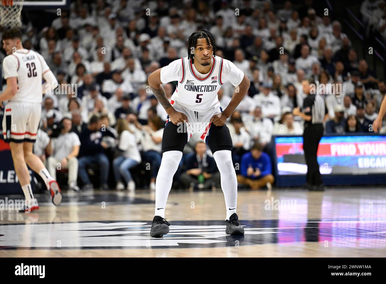 UConn guard Stephon Castle (5) in the first half of an NCAA college ...