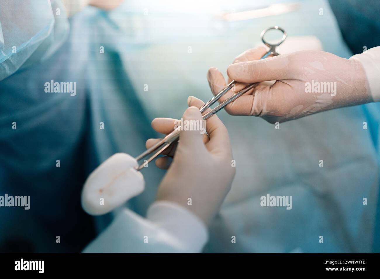 Nurse giving surgical tool surgeon hi-res stock photography and images ...