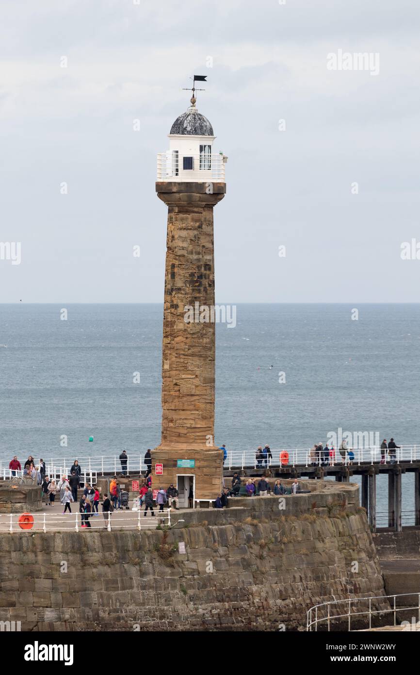 The lighthouse at west pier, Whitby Stock Photo - Alamy