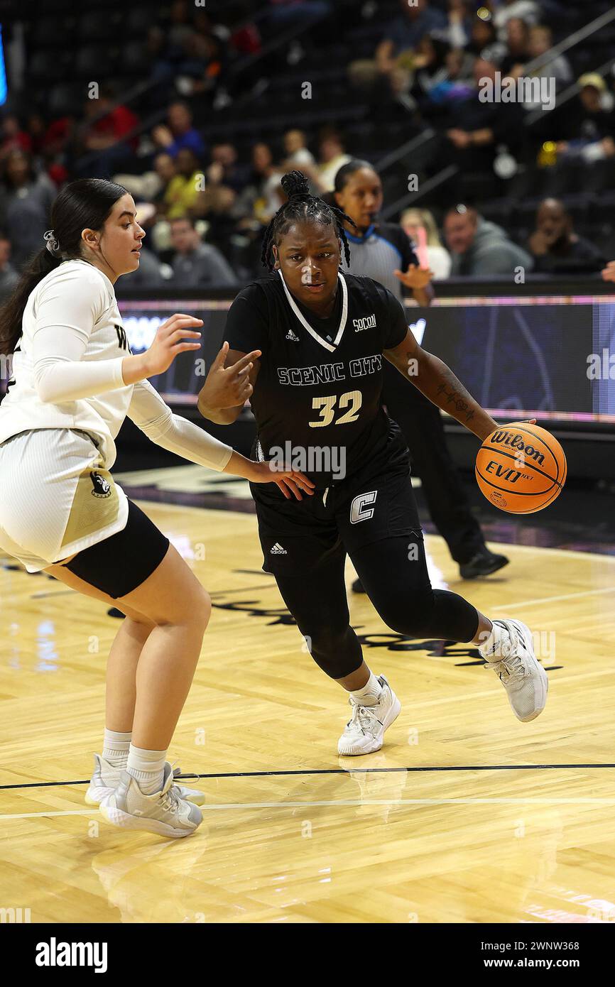 SPARTANBURG, SC - MARCH 02: Chattanooga Mocs forward Raven Thompson (32 ...