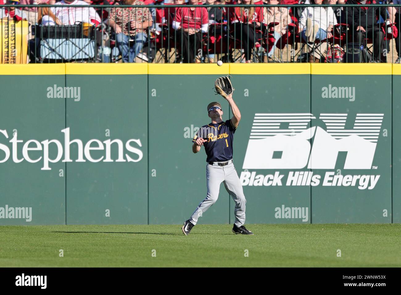 March 1, 2024: Riley Hawthorne #1 Murray State out fielder moves over ...