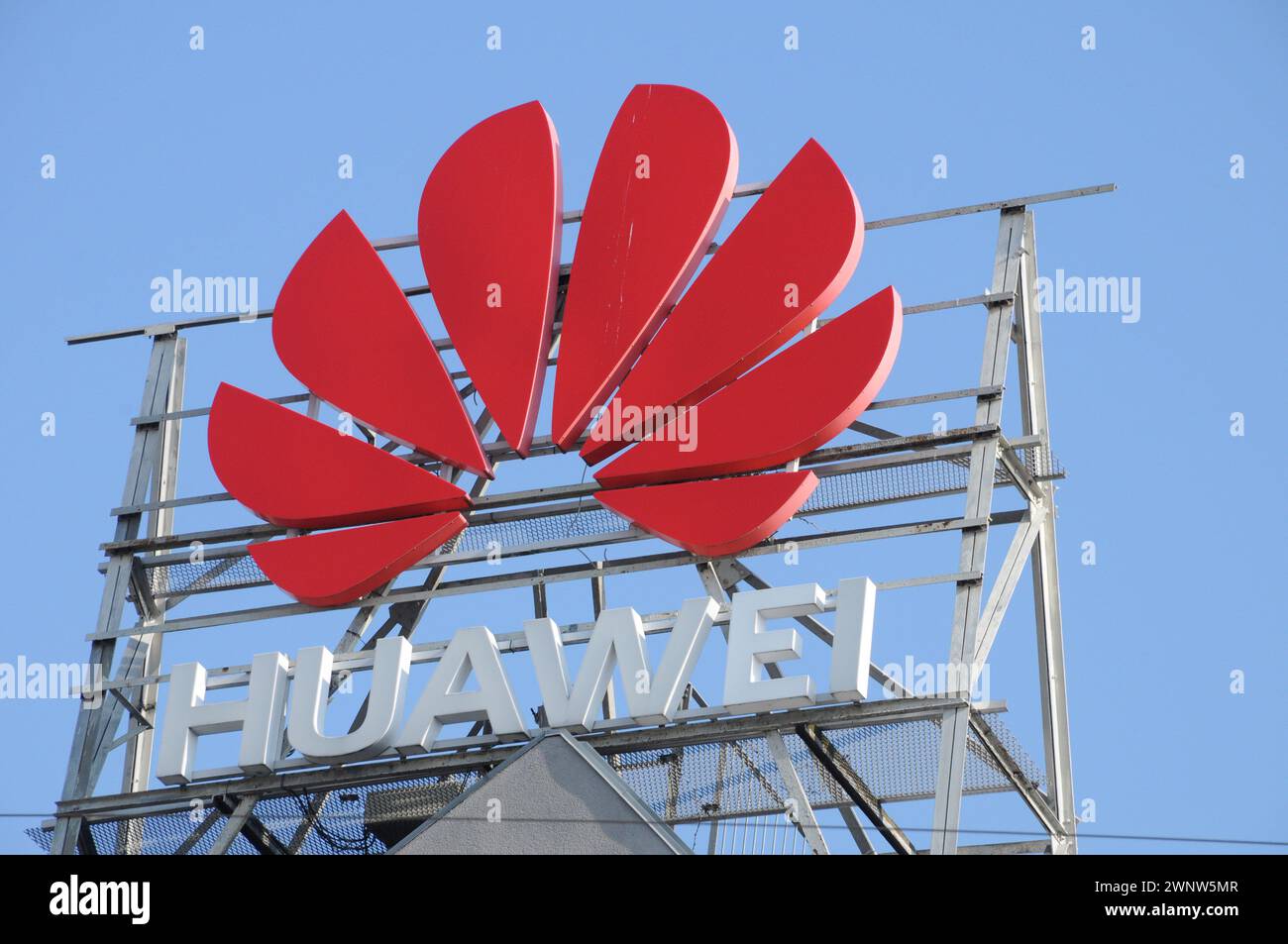 Huawei chinese compnay hi-res stock photography and images - Alamy