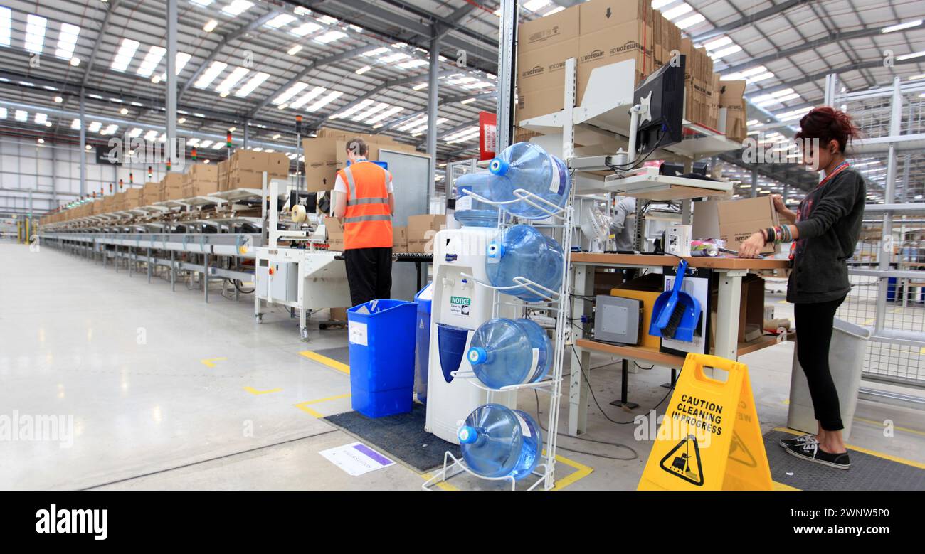 Fulfillment centre amazon hi-res stock photography and images - Alamy