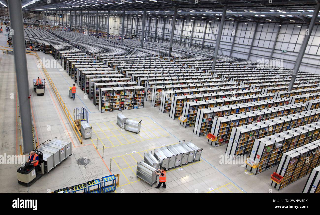 Fulfillment centre amazon hi-res stock photography and images - Alamy