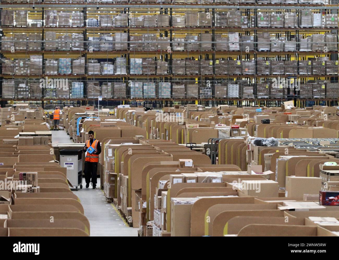 23/11/12 Amazon Fulfillment and distribution Centre, Rugeley ...