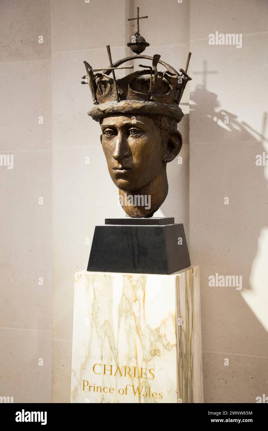 Statue / bust portrait of Prince Charles, from 1969 by David Wynne, on ...