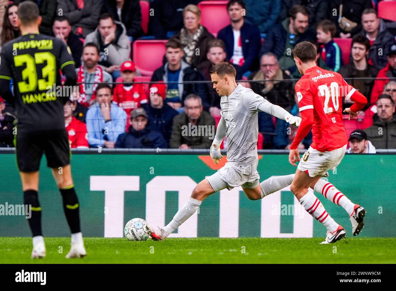 Eindhoven, The Netherlands. 03rd Mar, 2024. Eindhoven - Feyenoord keeper Timon Wellenreuther ...