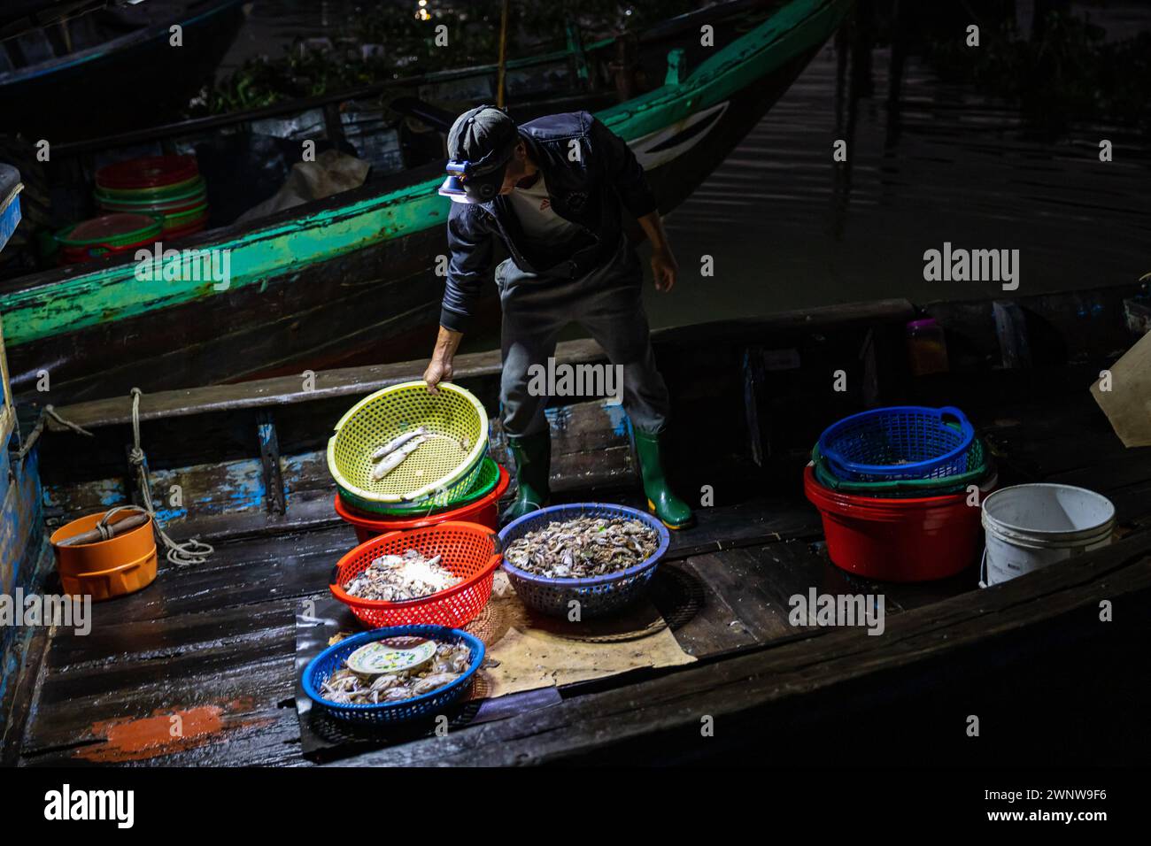 The fish market at the harbor of Hoi An in Vietnam Stock Photo - Alamy
