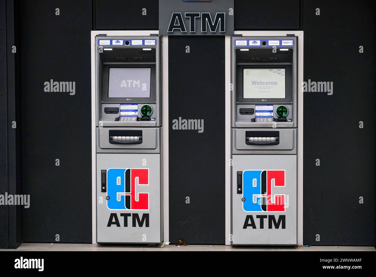 Electronic cash karte hi-res stock photography and images - Alamy