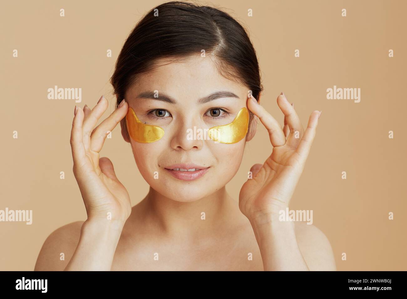 Asian woman eye patches hi-res stock photography and images - Alamy