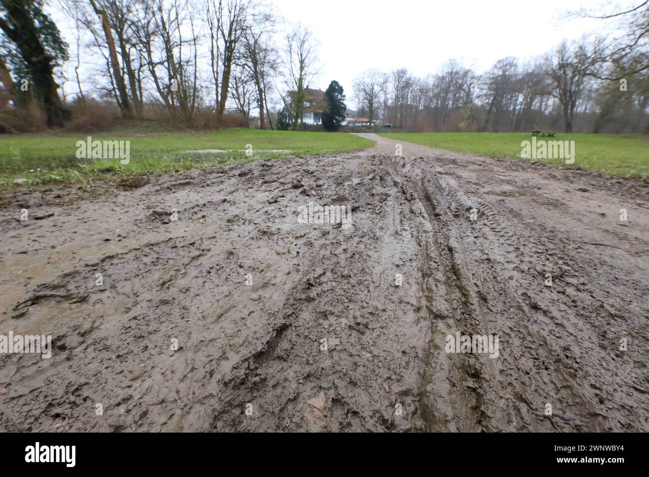 Niedersachsen, Hannover, Hochwasser - Straßenschäden Das Hochwasser ...