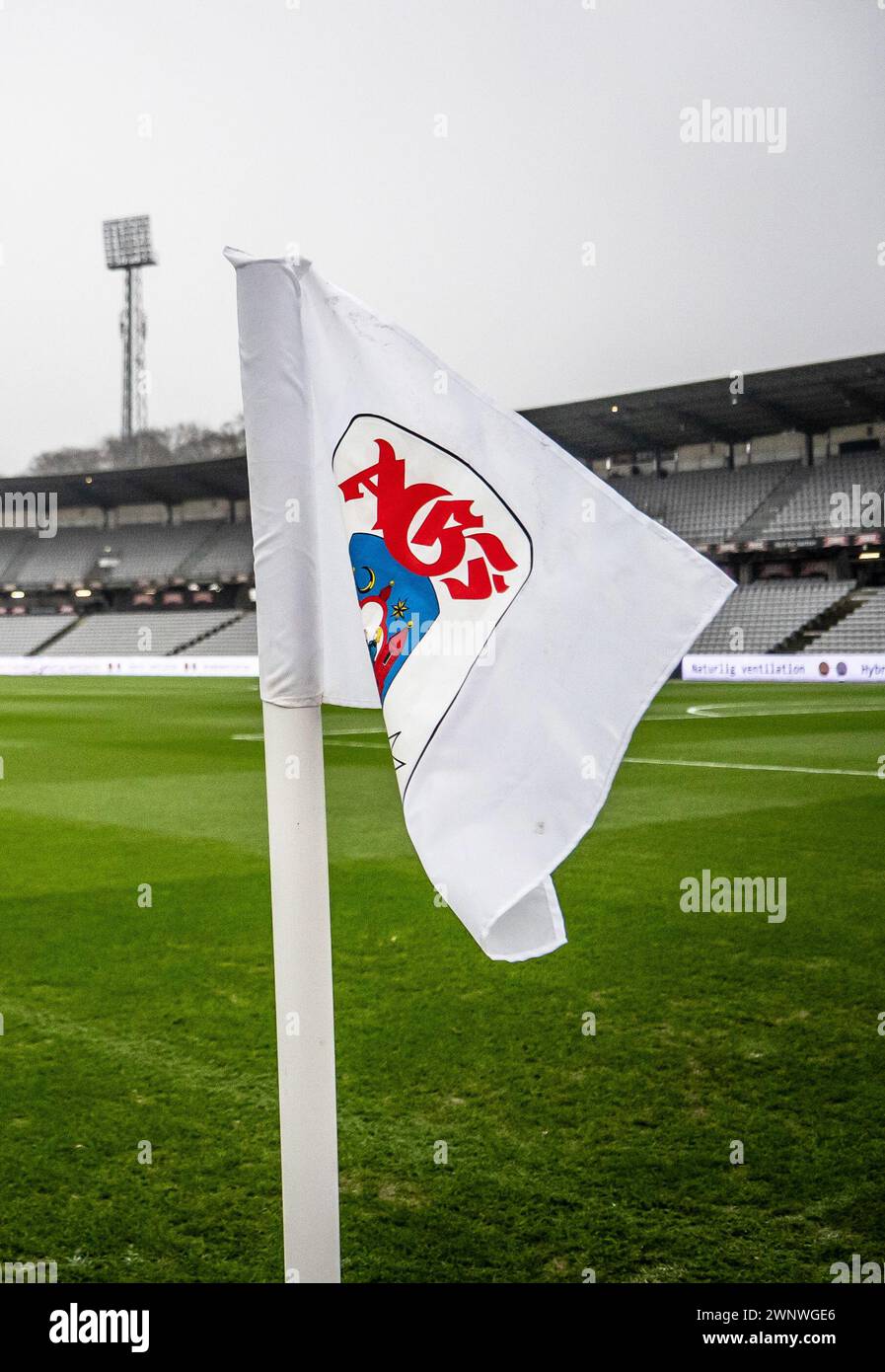 Professional v logo hi-res stock photography and images - Alamy