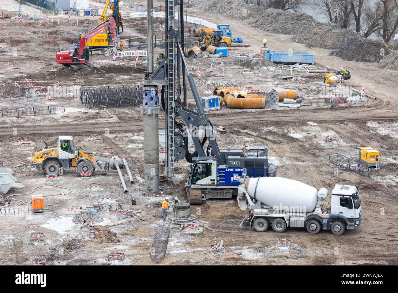 Mainz, Germany. 04th Mar, 2024. Pile drilling rigs drill holes for the ...