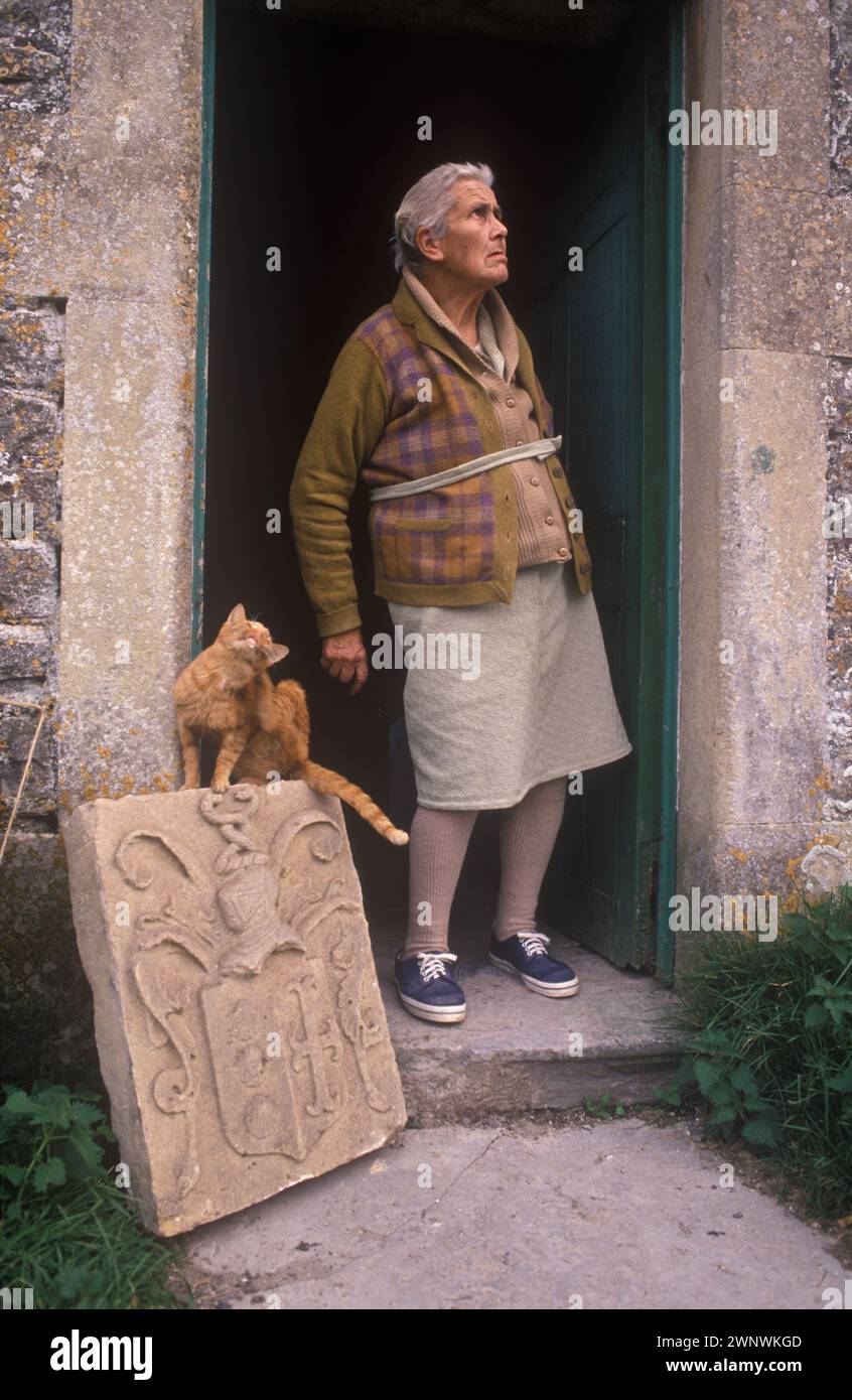 Jane Parfitt with coat of arms from Spargrove Manor House. Batcombe ...