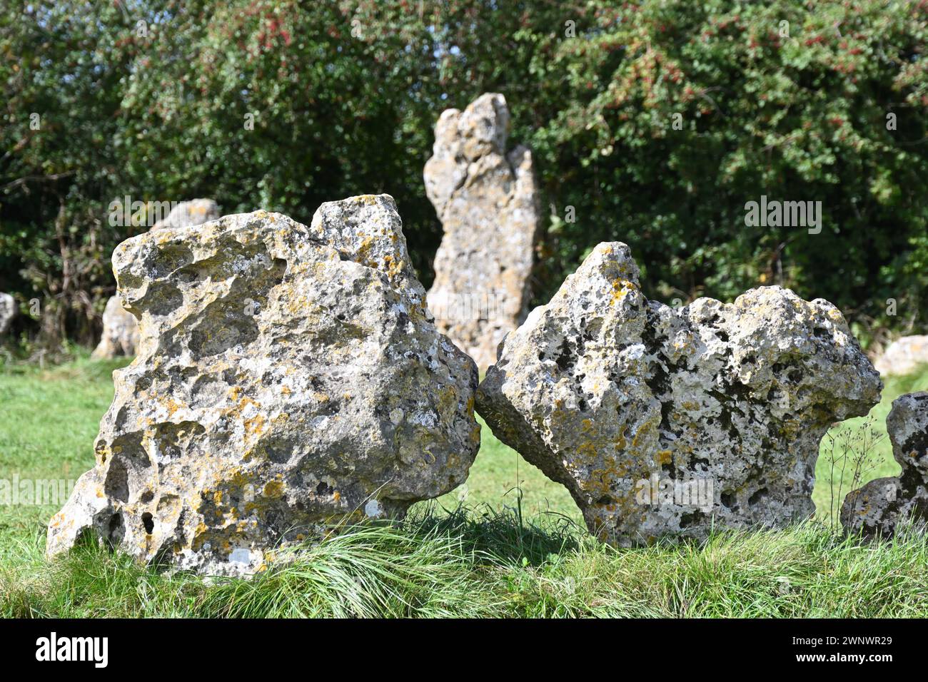 King's Men stone circle at the Rollright stones site on Oxfordshire ...