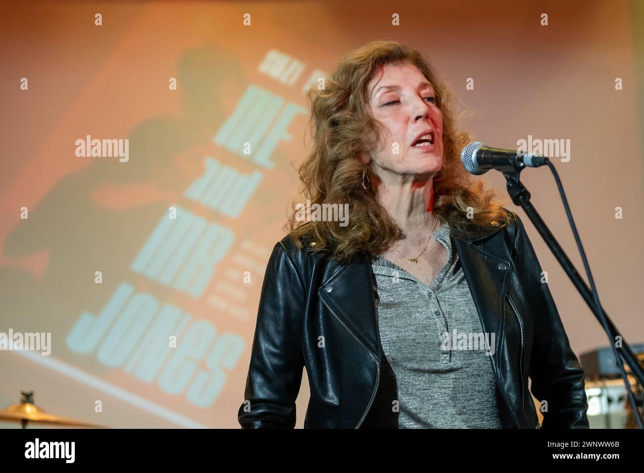 Suzi Ronson hairdresser to David Bowie talks about her book at Hull ...