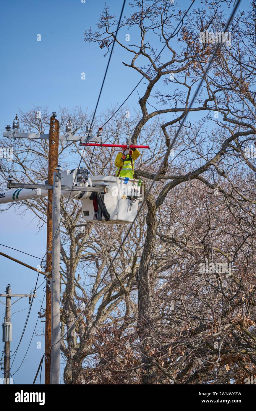 Powerline repair hi-res stock photography and images - Alamy