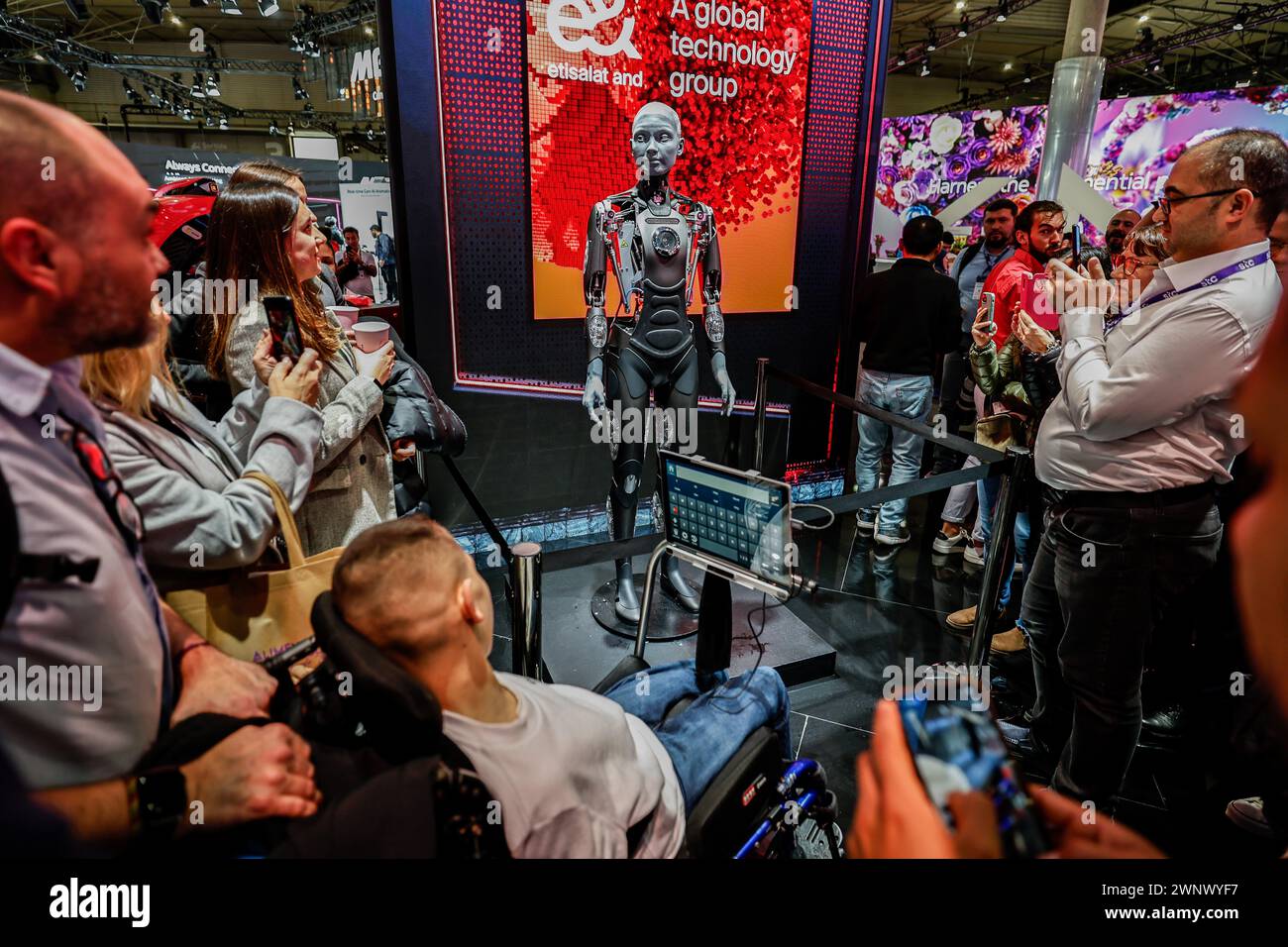 Ai integrated robot hi-res stock photography and images - Alamy