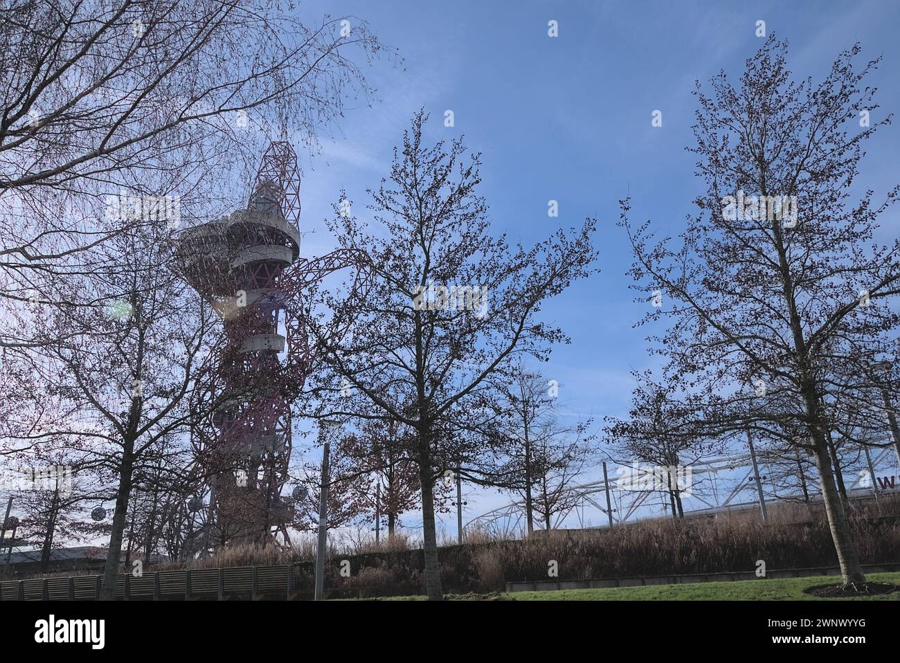ArcelorMittal Orbit and London Stadium, Stratford Stock Photo - Alamy