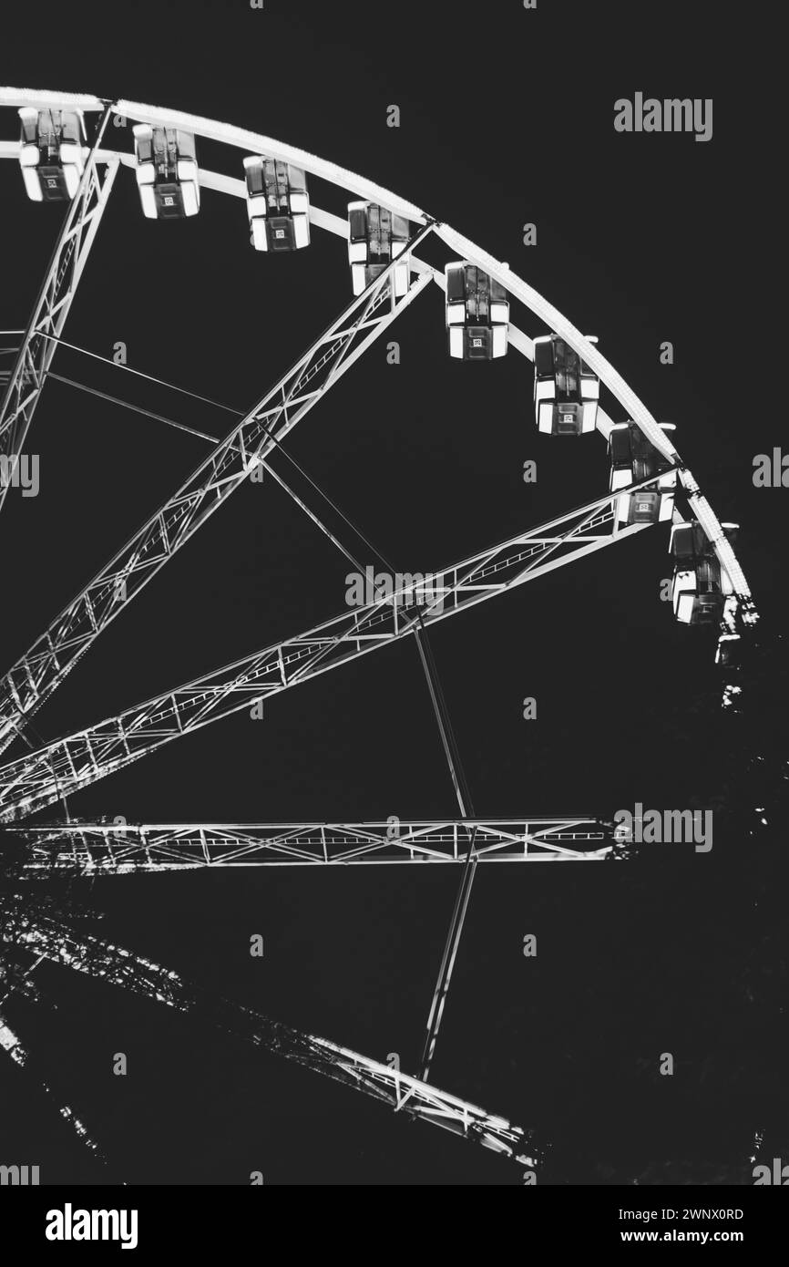 Ferris Wheel of Budapest at night, Budapest Eye Stock Photo - Alamy